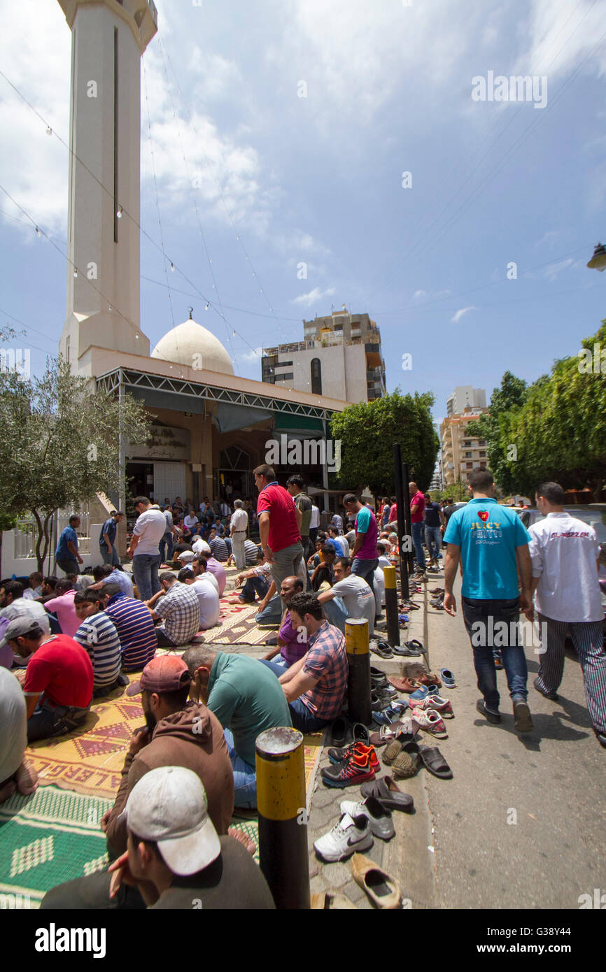 Beirut Lebanon. 10th June 2016. Muslim worshippers take the first ...