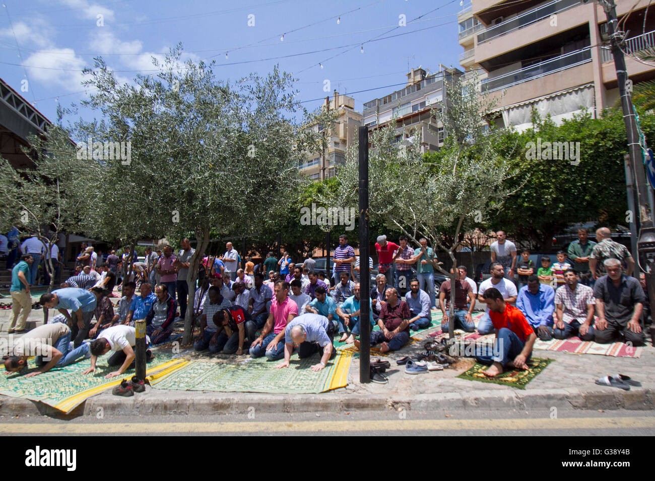 Beirut Lebanon. 10th June 2016. Muslim worshippers take the first ...