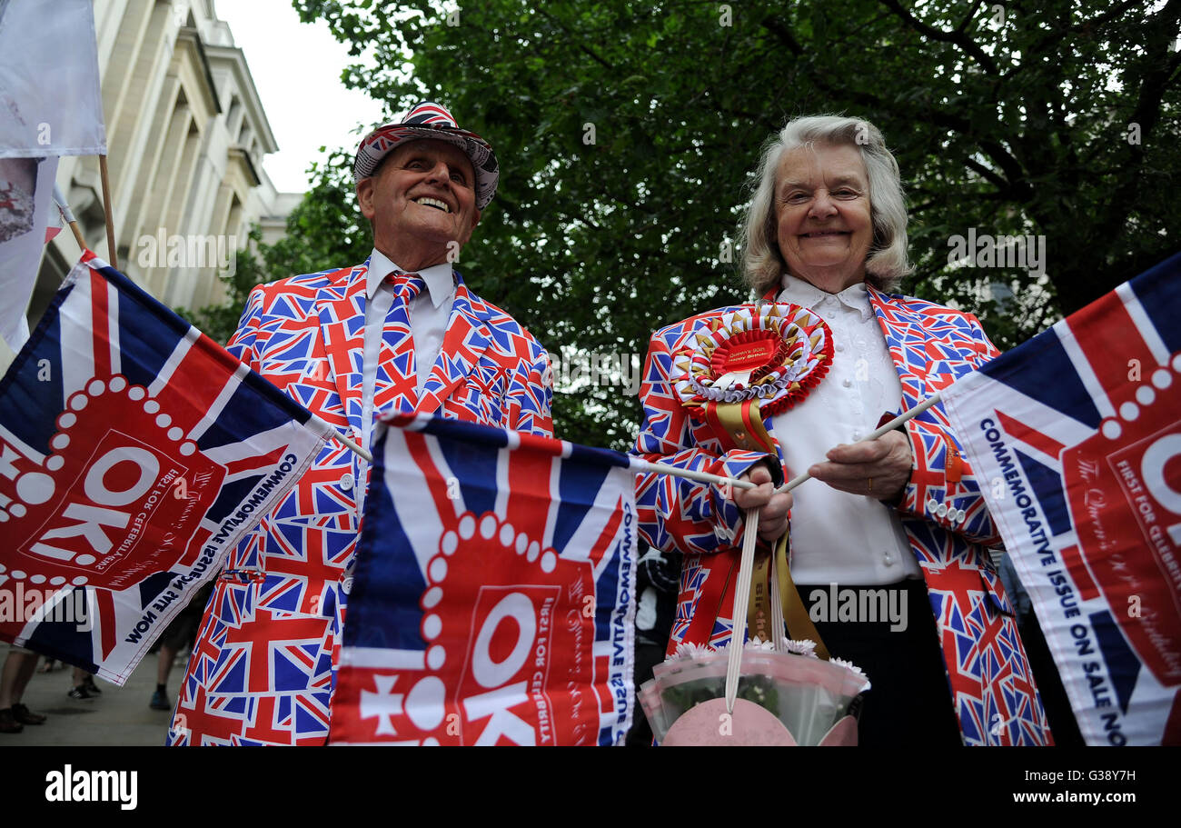 Royal fans at National Service of Thanksgiving to mark Queen Elizabeth ...