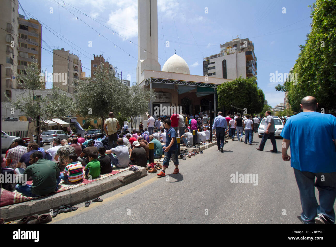 Beirut Lebanon. 10th June 2016. Muslim worshippers take the first ...