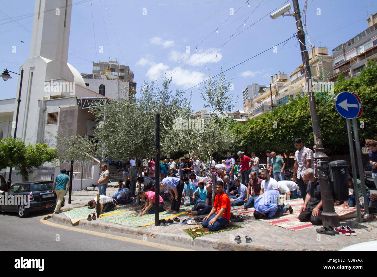 Beirut Lebanon. 10th June 2016. Muslim worshippers take the first ...