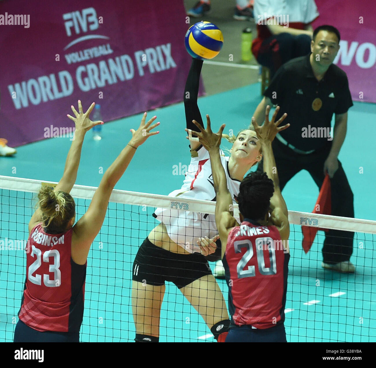 Beilun, China's Zhejiang Province. 10th June, 2016. Louisa Lippmann of ...