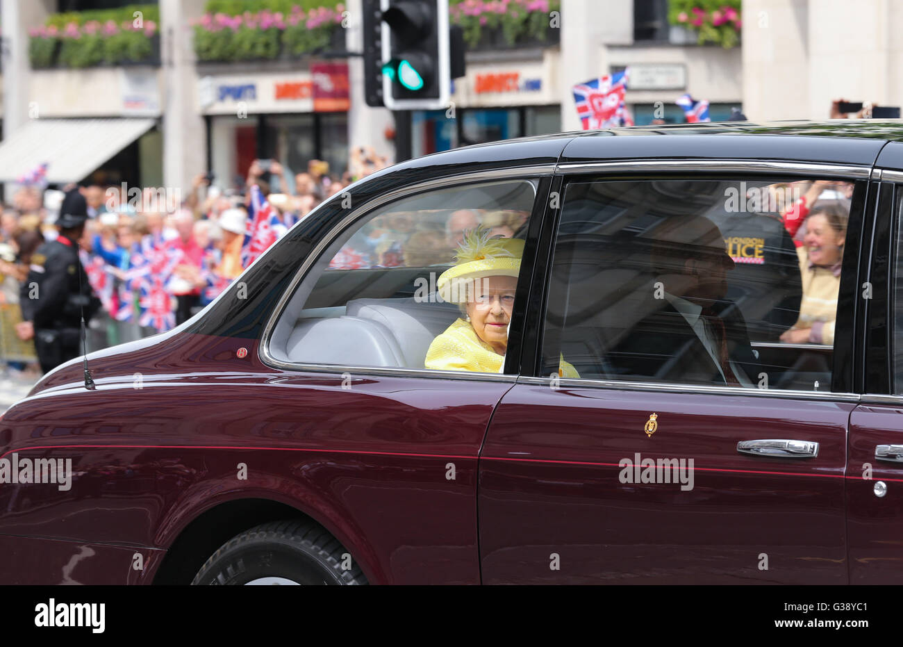 Queen elizabeth car birthday hi-res stock photography and images - Alamy
