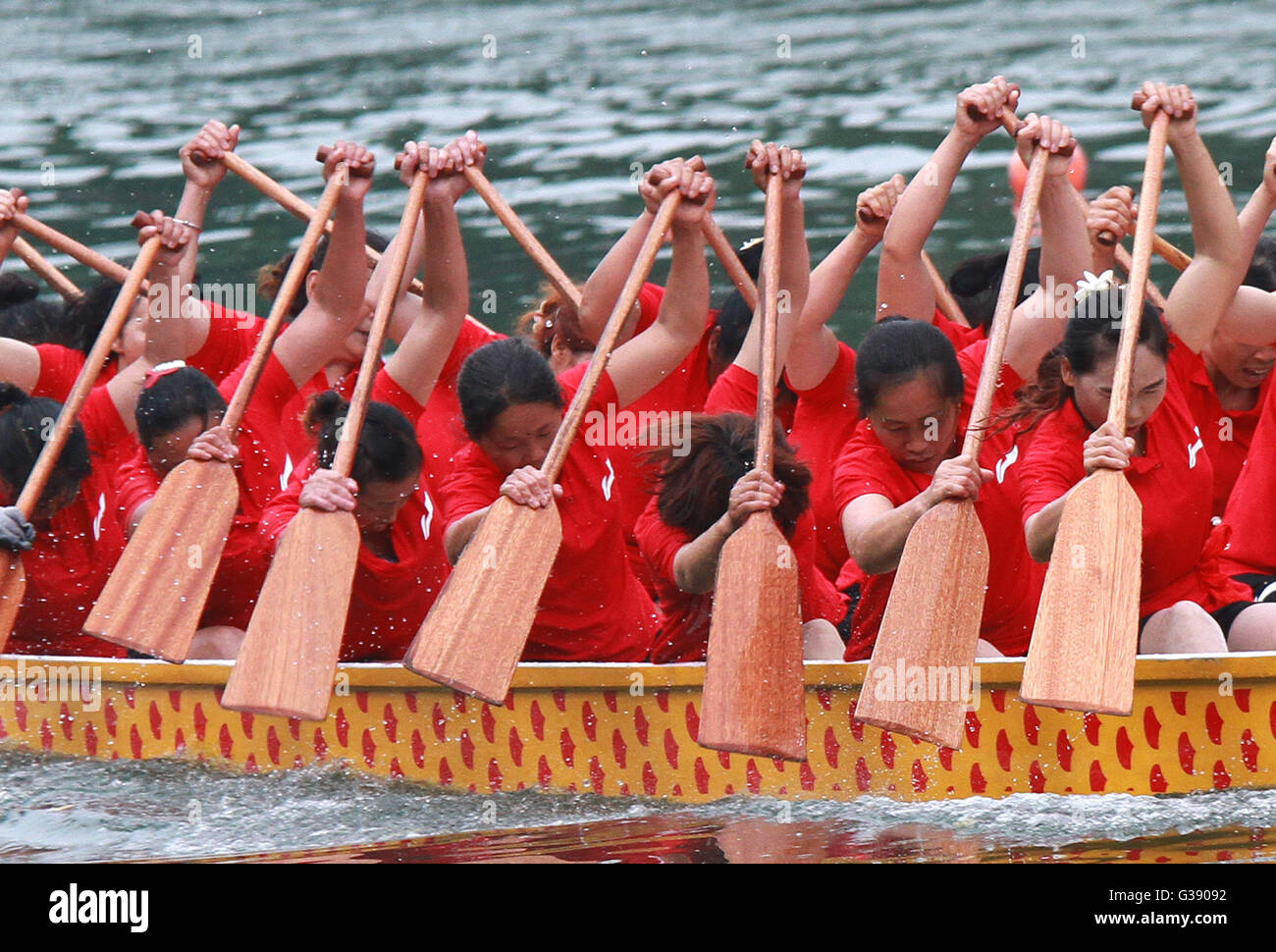 Huayuan, China's Hunan Province. 10th June, 2016. Contestants row ...