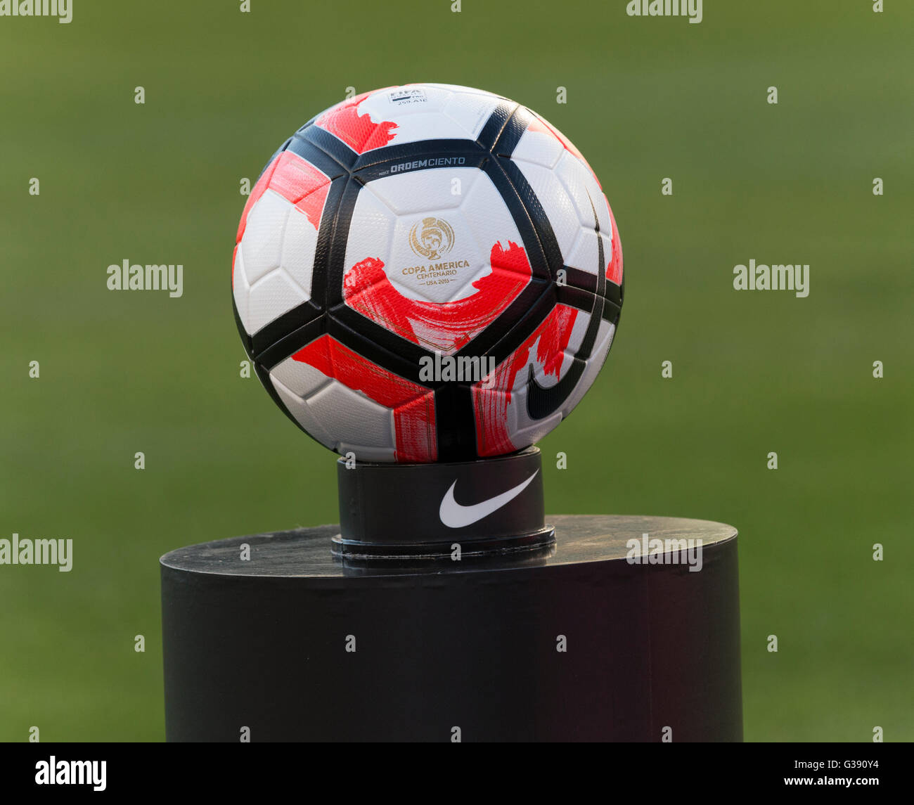 Nike soccer ball display hi-res stock photography and images - Alamy