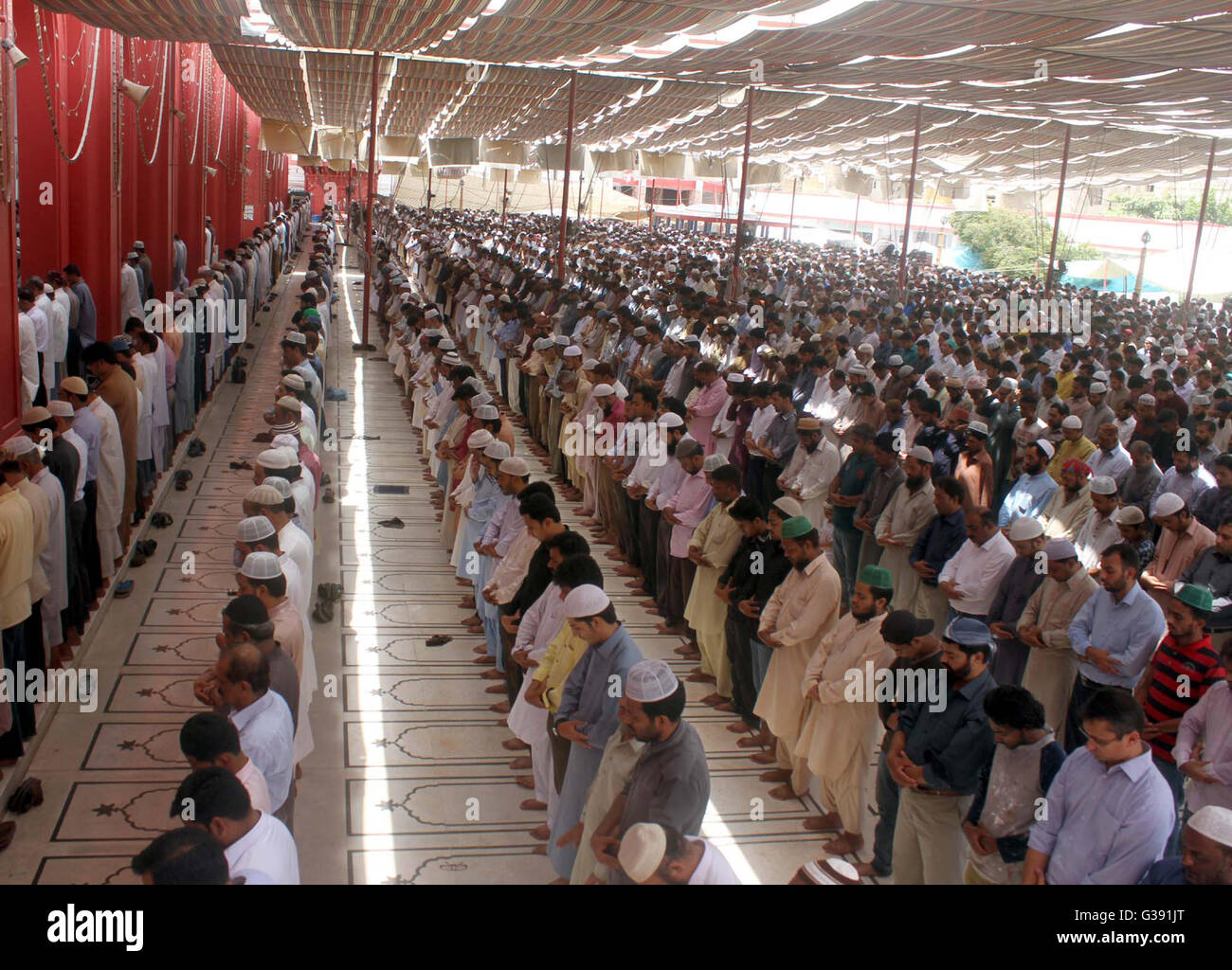 Muslims offering Salat-e-Jumma prayer on the eve of first Friday during ...