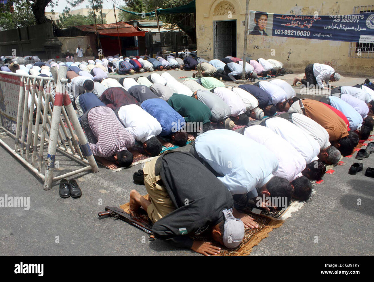 Muslims offering Salat-e-Jumma prayer on the eve of first Friday during ...