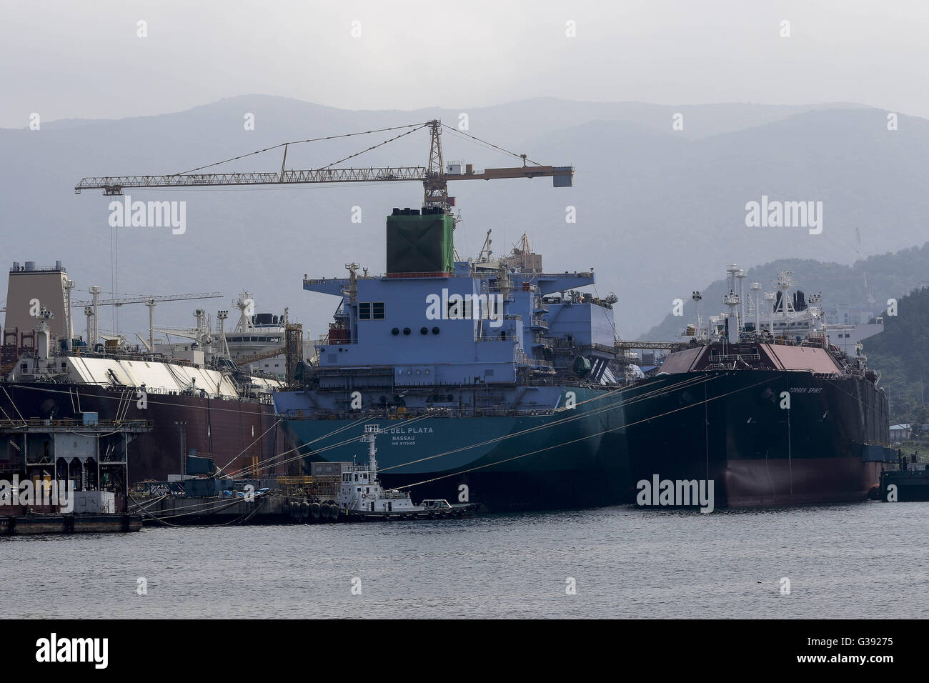 Korean shipyard lng hi-res stock photography and images - Alamy
