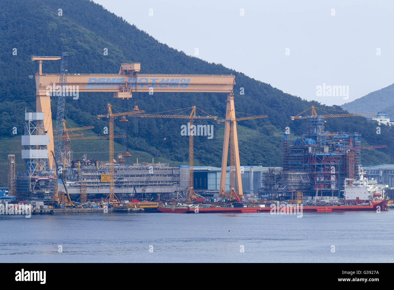 Geoje, Gyeongnam, South Korea. 7th June, 2016. Ships under construction ...