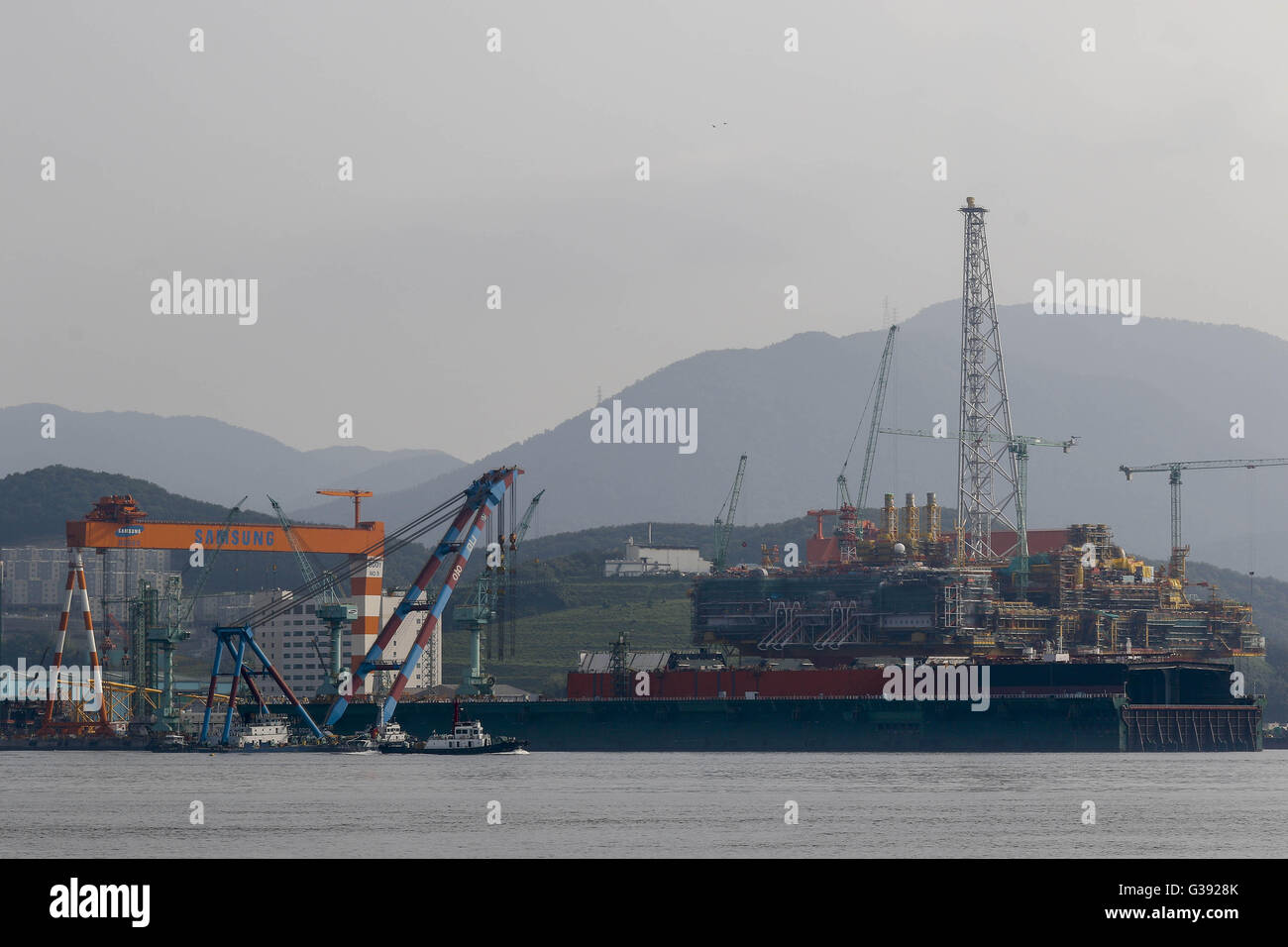 June 7, 2016 - Geoje, Gyeongnam, South Korea - Ships under construction ...