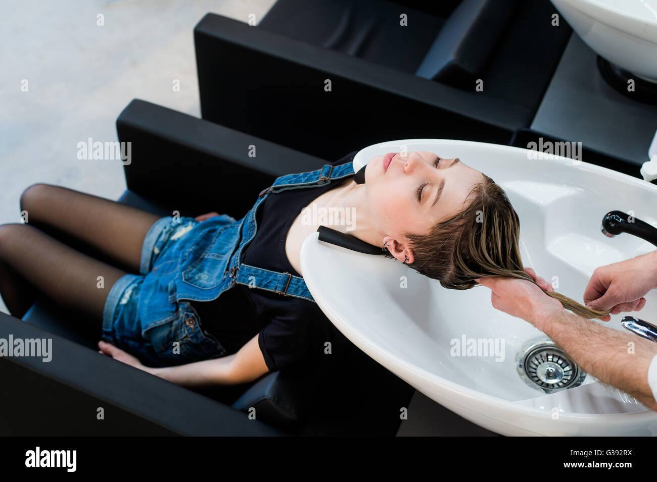 Beautiful woman getting a hair wash in beauty salon Stock Photo - Alamy