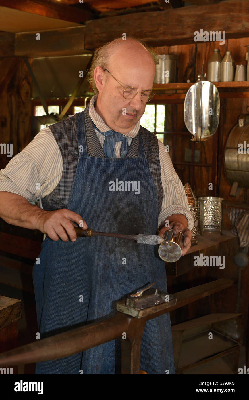 Tinsmith old sturbridge village sturbridge hi-res stock photography and ...