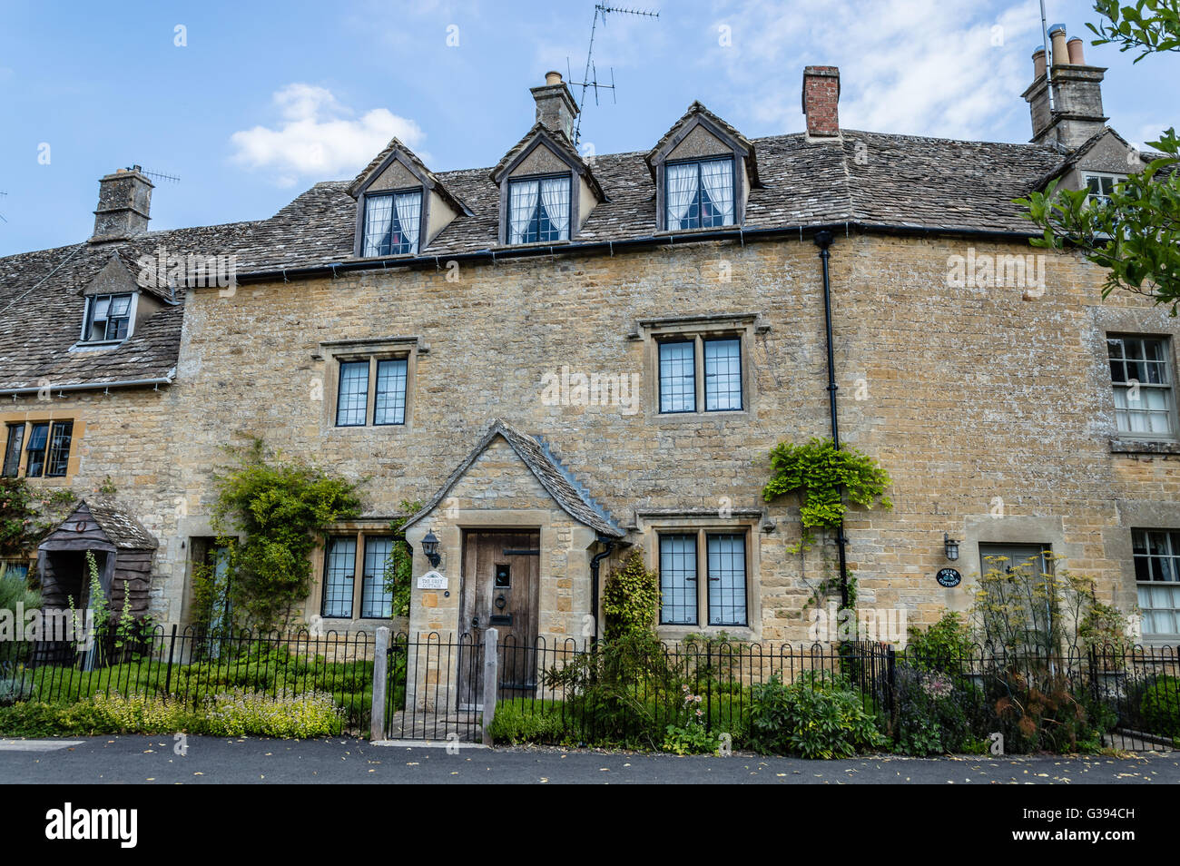The old watermill and cottages hi-res stock photography and images - Alamy