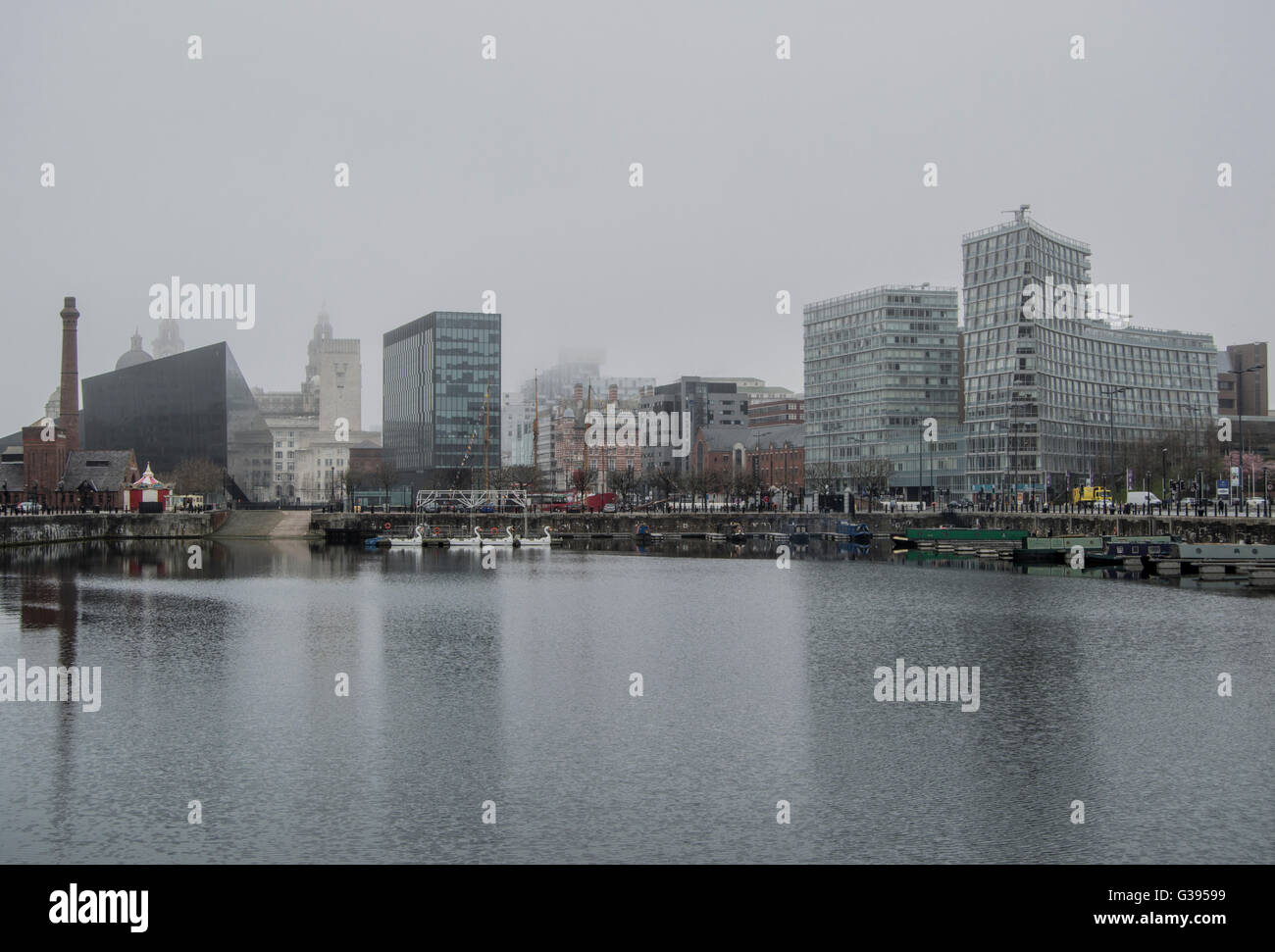 Fog over liverpool Stock Photo - Alamy