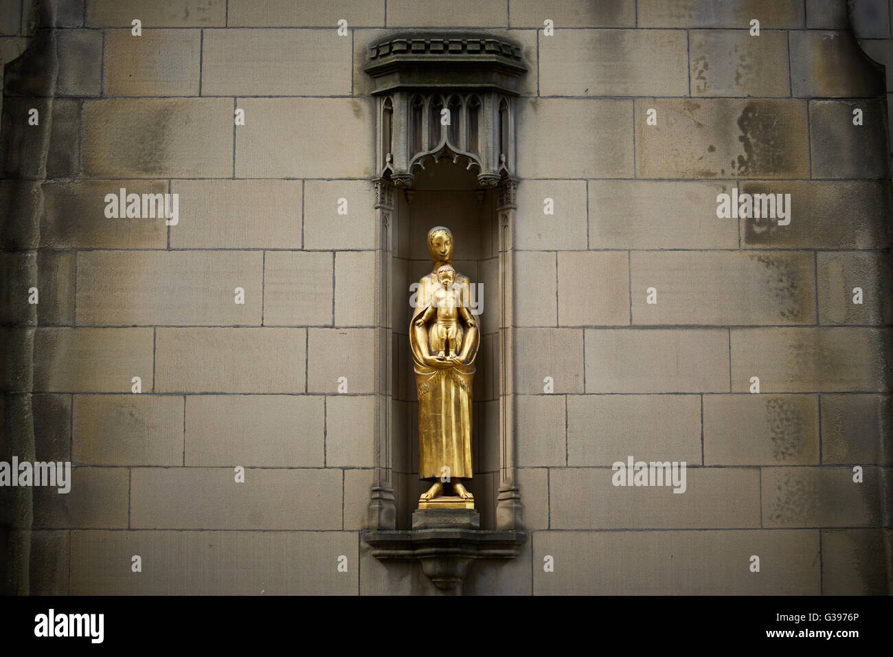 Gold statue virgin mary outside hi-res stock photography and images - Alamy