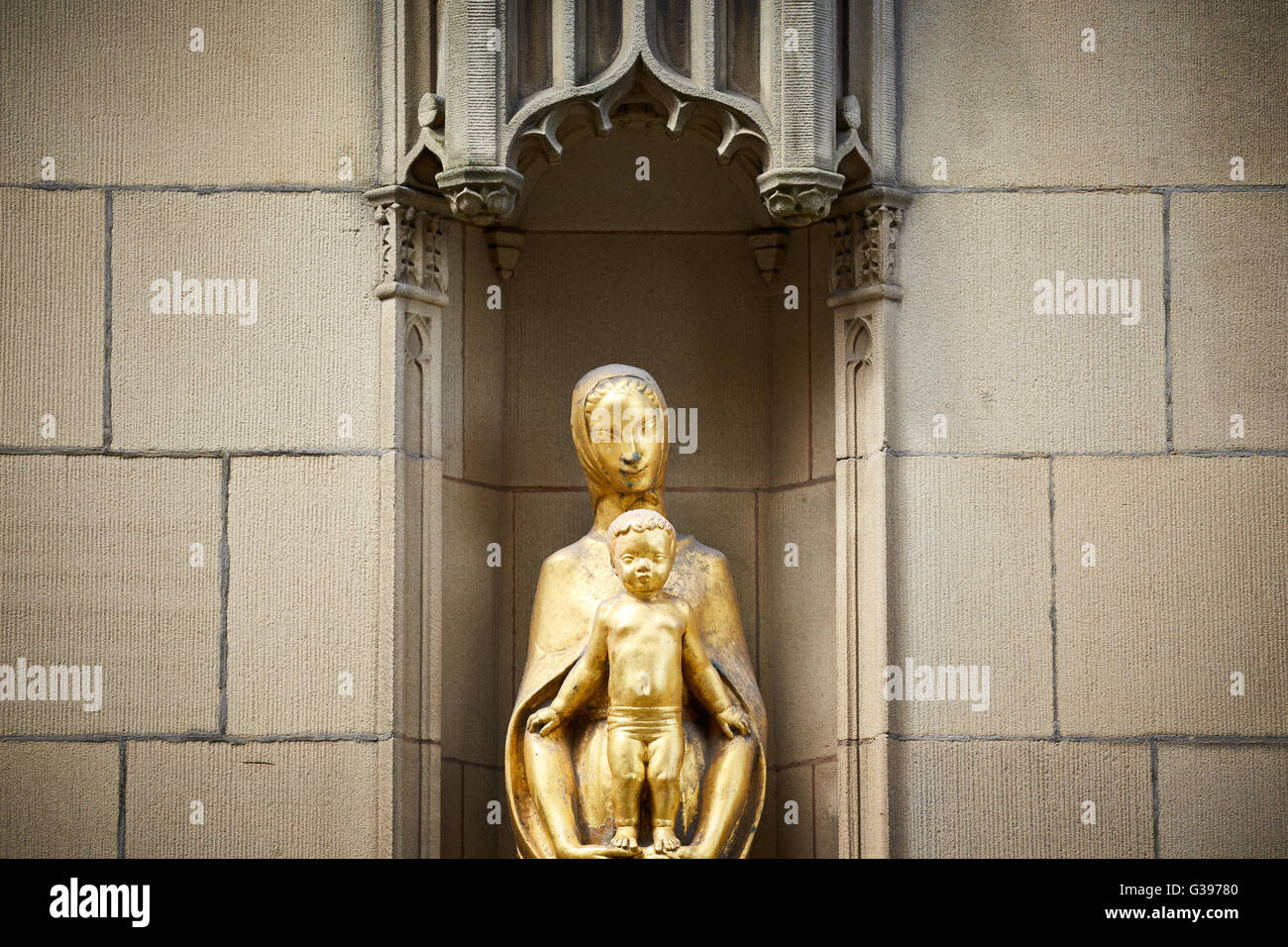 Gold statue virgin mary outside hi-res stock photography and images - Alamy