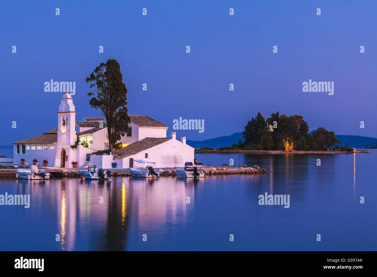 Evening scene of Vlacherna monastery and Pontikonisi island, Kanoni ...