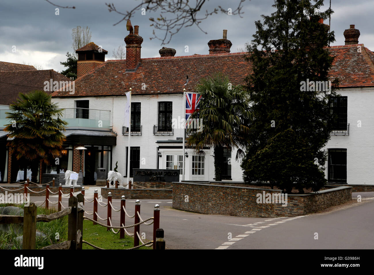 Surrey England Frensham Pond Hotel Stock Photo - Alamy