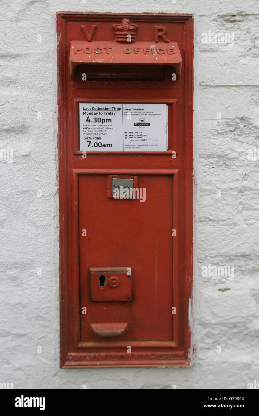 Victorian royal mail letter box hi-res stock photography and images - Alamy