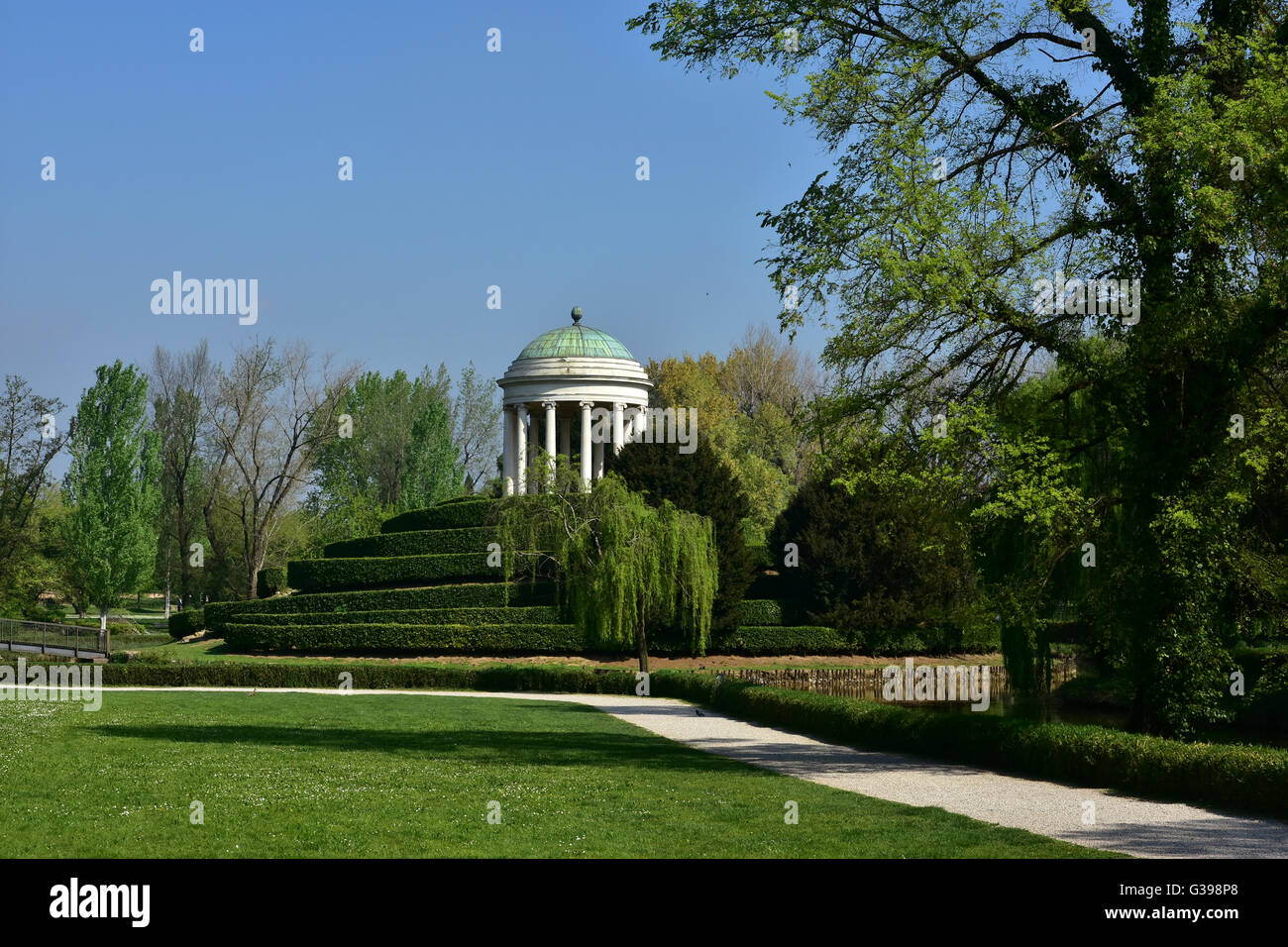 Round temple hi-res stock photography and images - Alamy