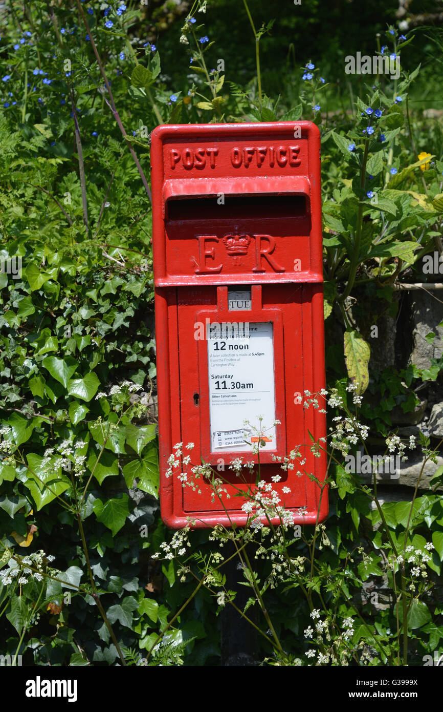 Postbox red sign hi-res stock photography and images - Alamy