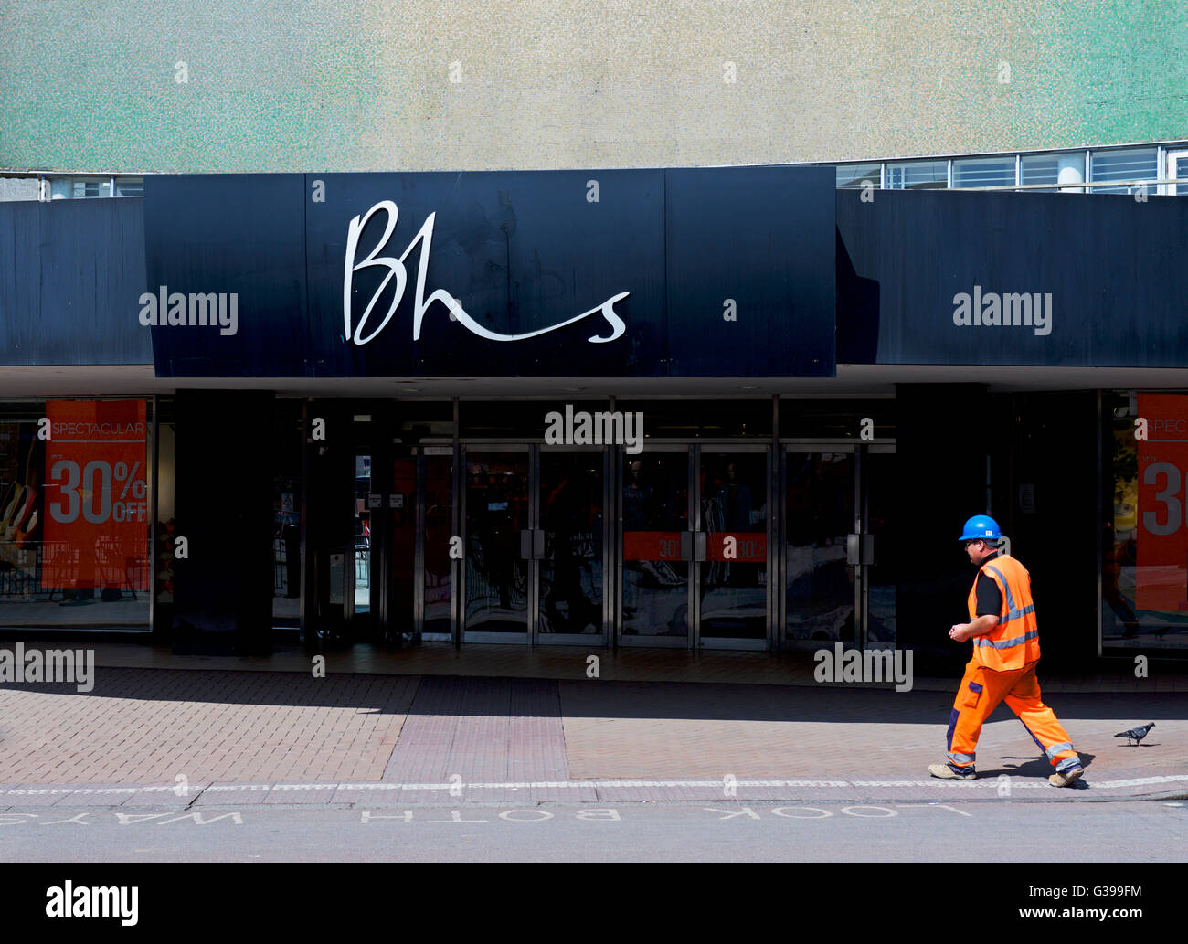 Man and branch of BHS department store, Kingston upon Hull, East ...