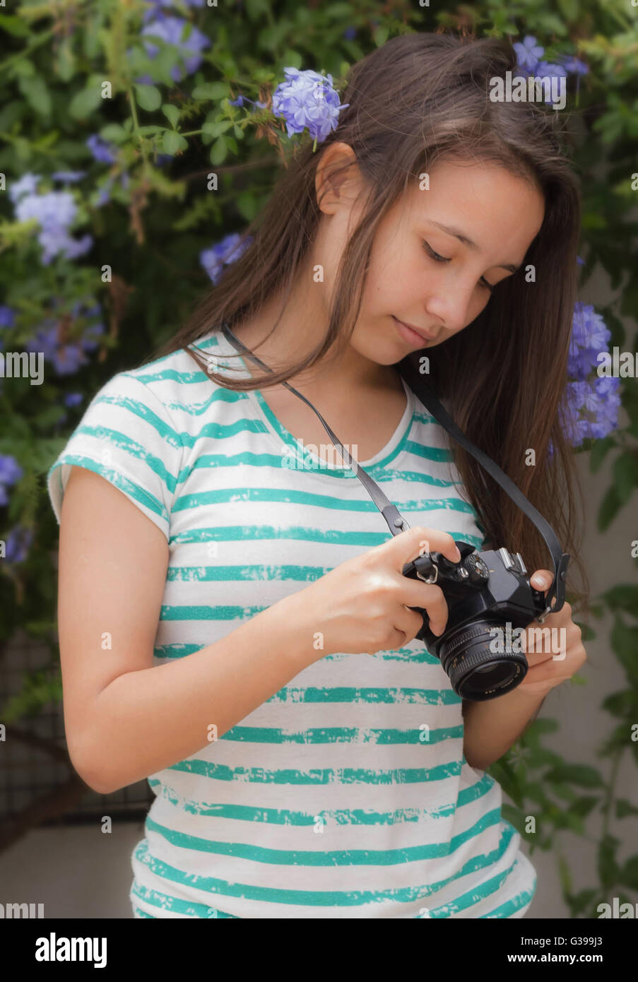 Teenagers taking pictures of retro camera Stock Photo - Alamy