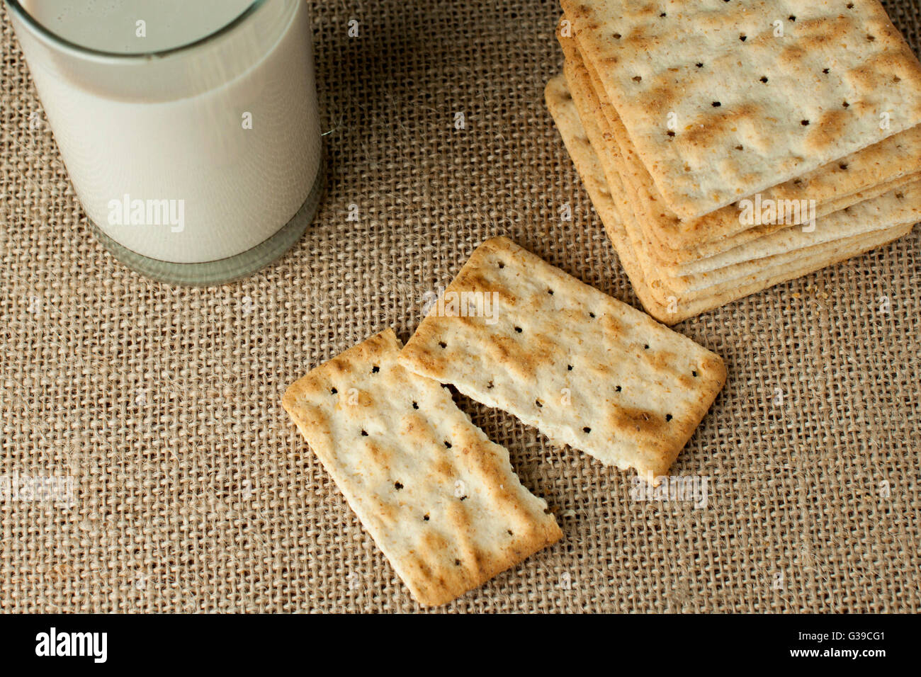 Biscuits crackers hi-res stock photography and images - Alamy