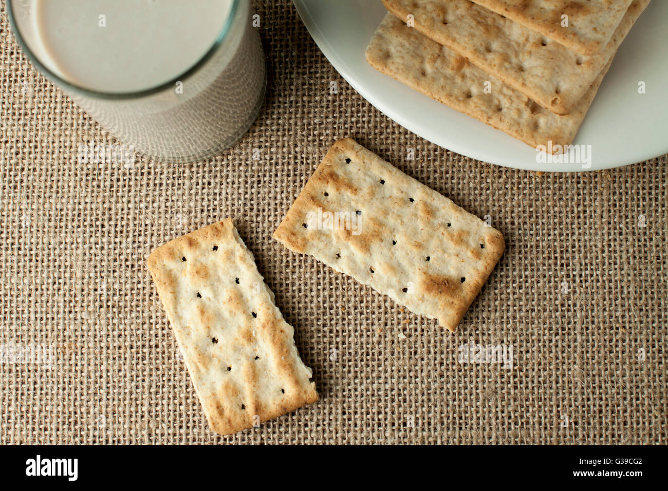 Whole wheat crackers hi-res stock photography and images - Alamy