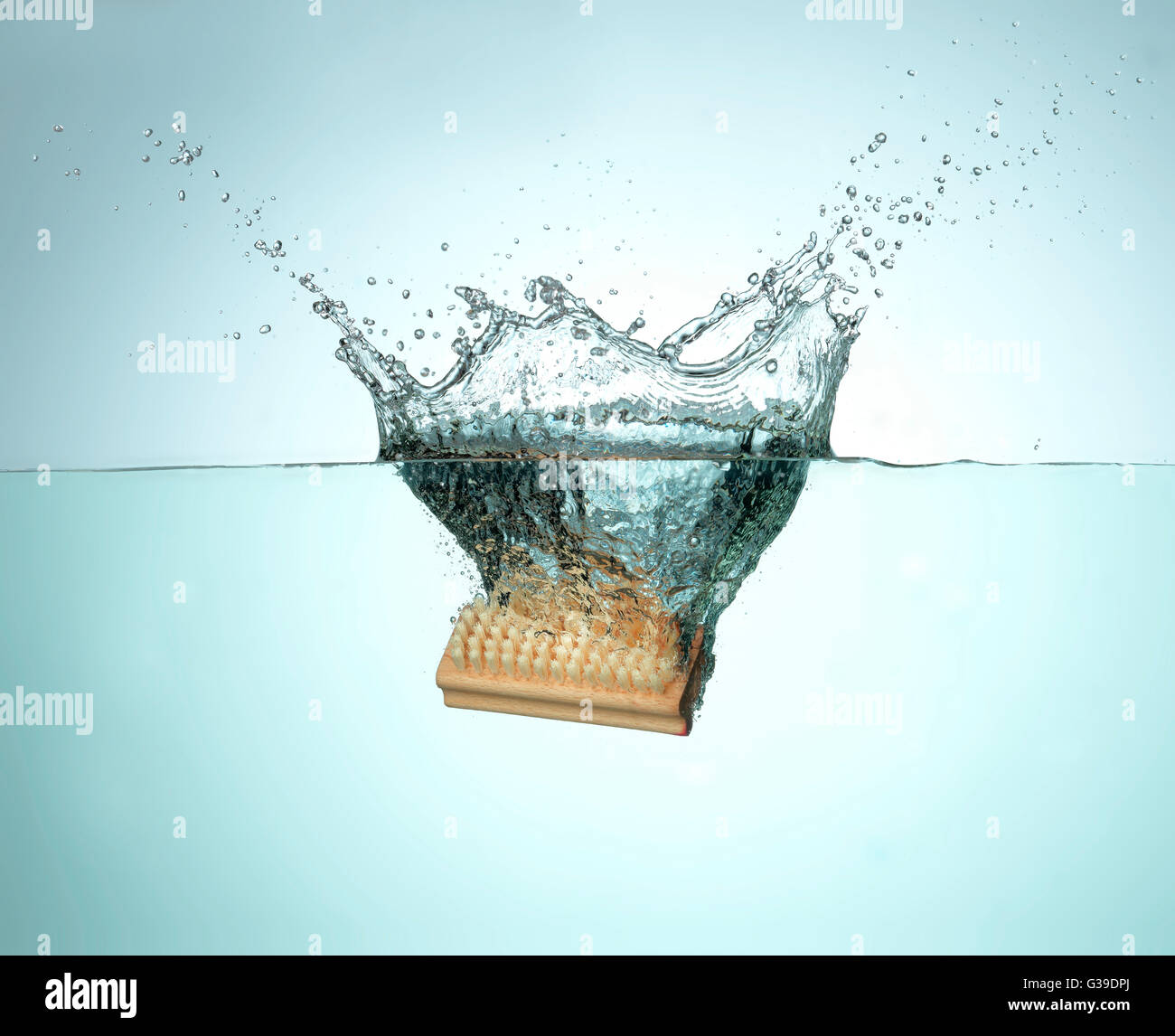 Object falling hi-res stock photography and images - Alamy
