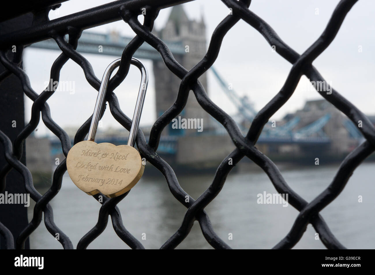Love lock tower bridge london hi-res stock photography and images - Alamy