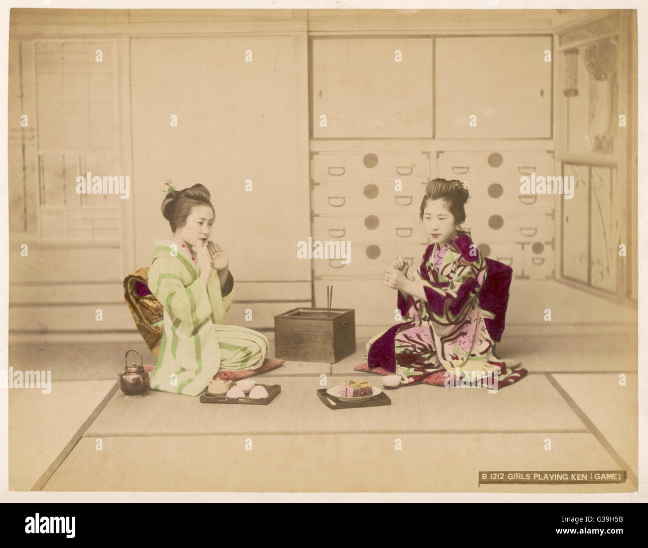 Racial geisha hi-res stock photography and images - Alamy