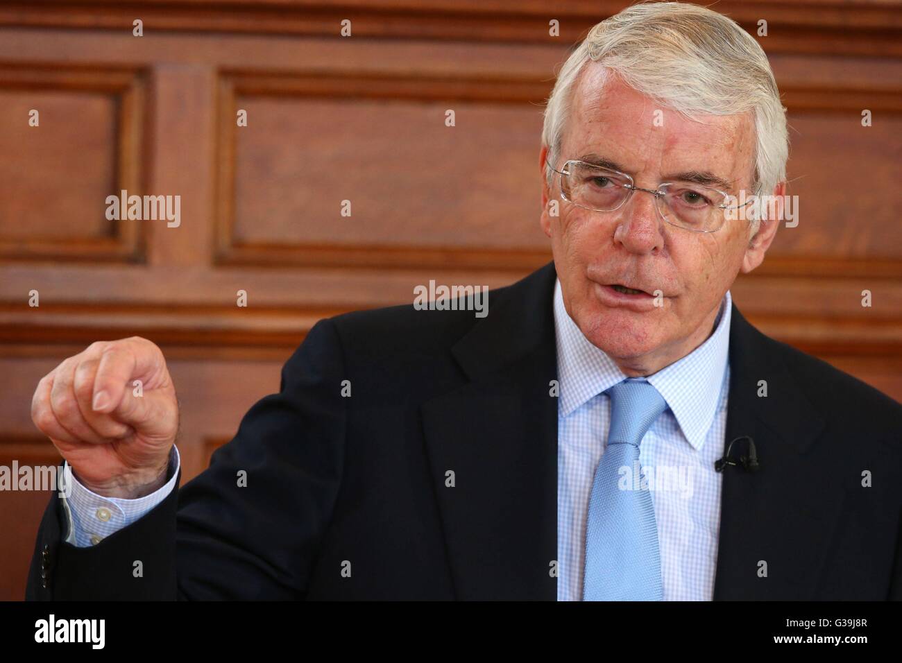 Former prime minister sir john major speaks hi-res stock photography ...