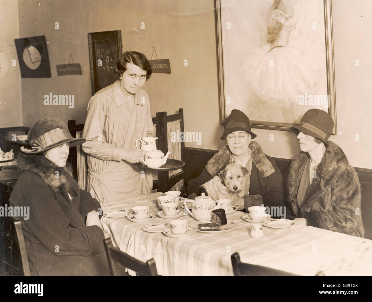 London Teashop 1927 Stock Photo - Alamy
