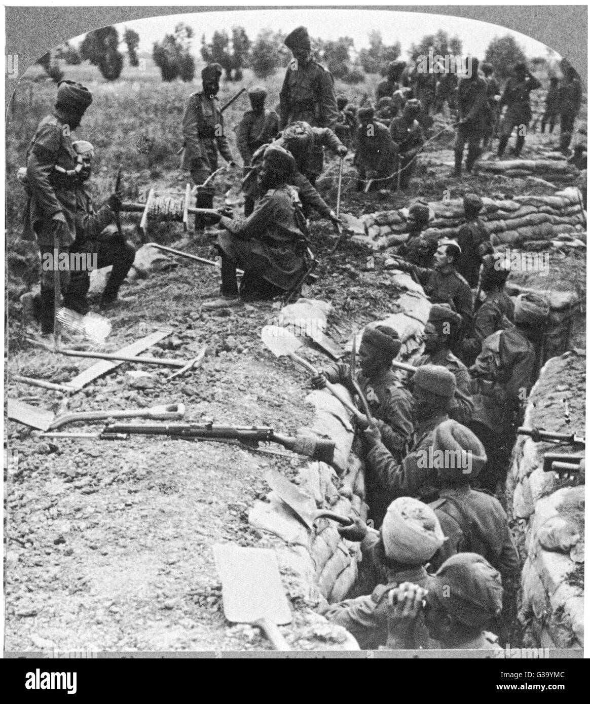 Soldiers digging trenches world war hi-res stock photography and images ...