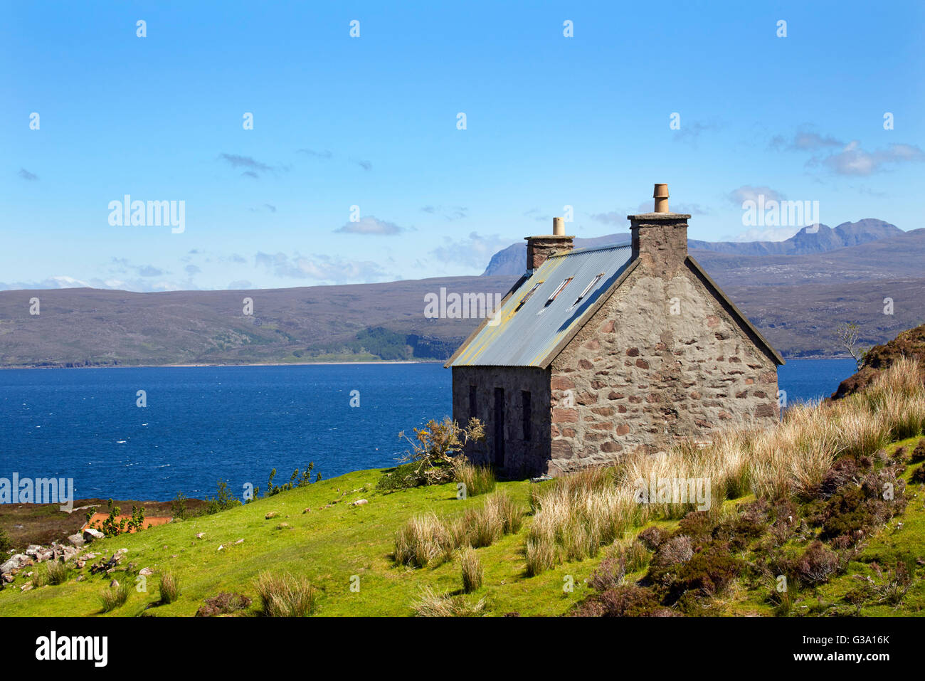 Cottage above loch torridon applecross peninsula hi-res stock ...