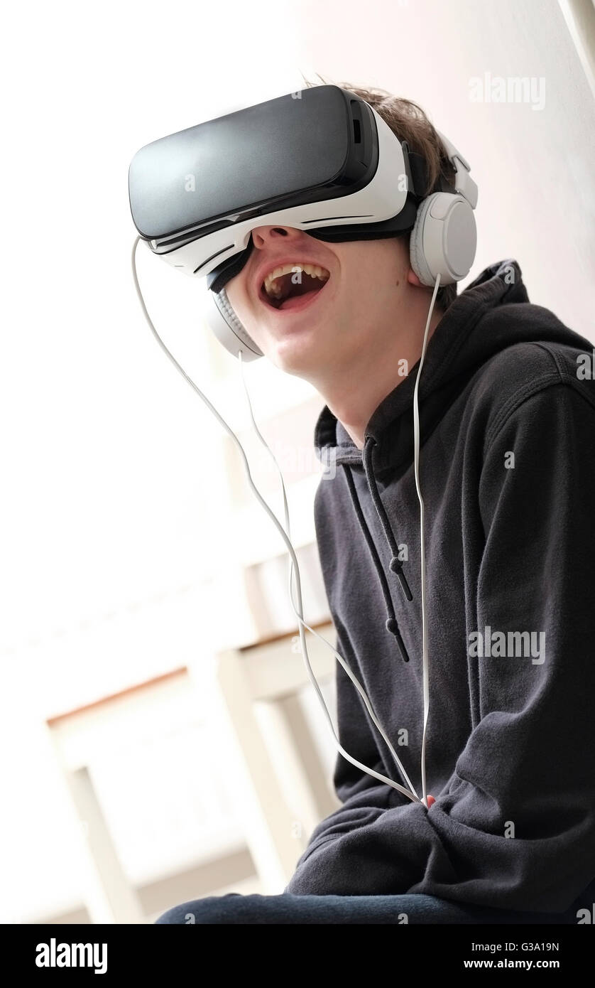 virtual reality headset worn by teenage male Stock Photo - Alamy
