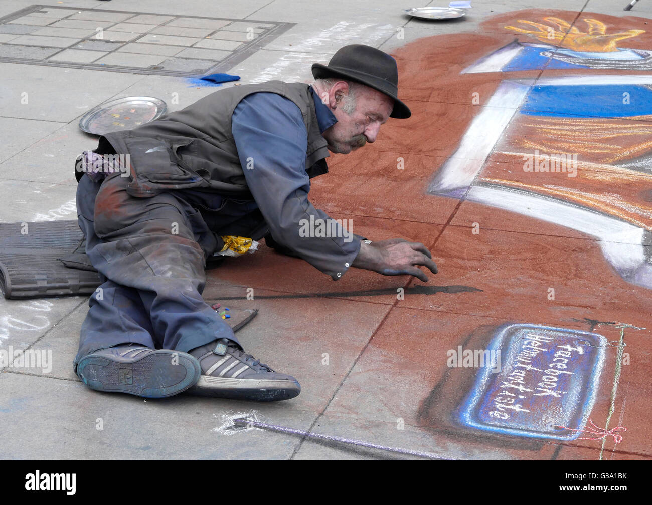 Street pavement artist at work in Alexanderplatz Square, Mitte, Berlin ...