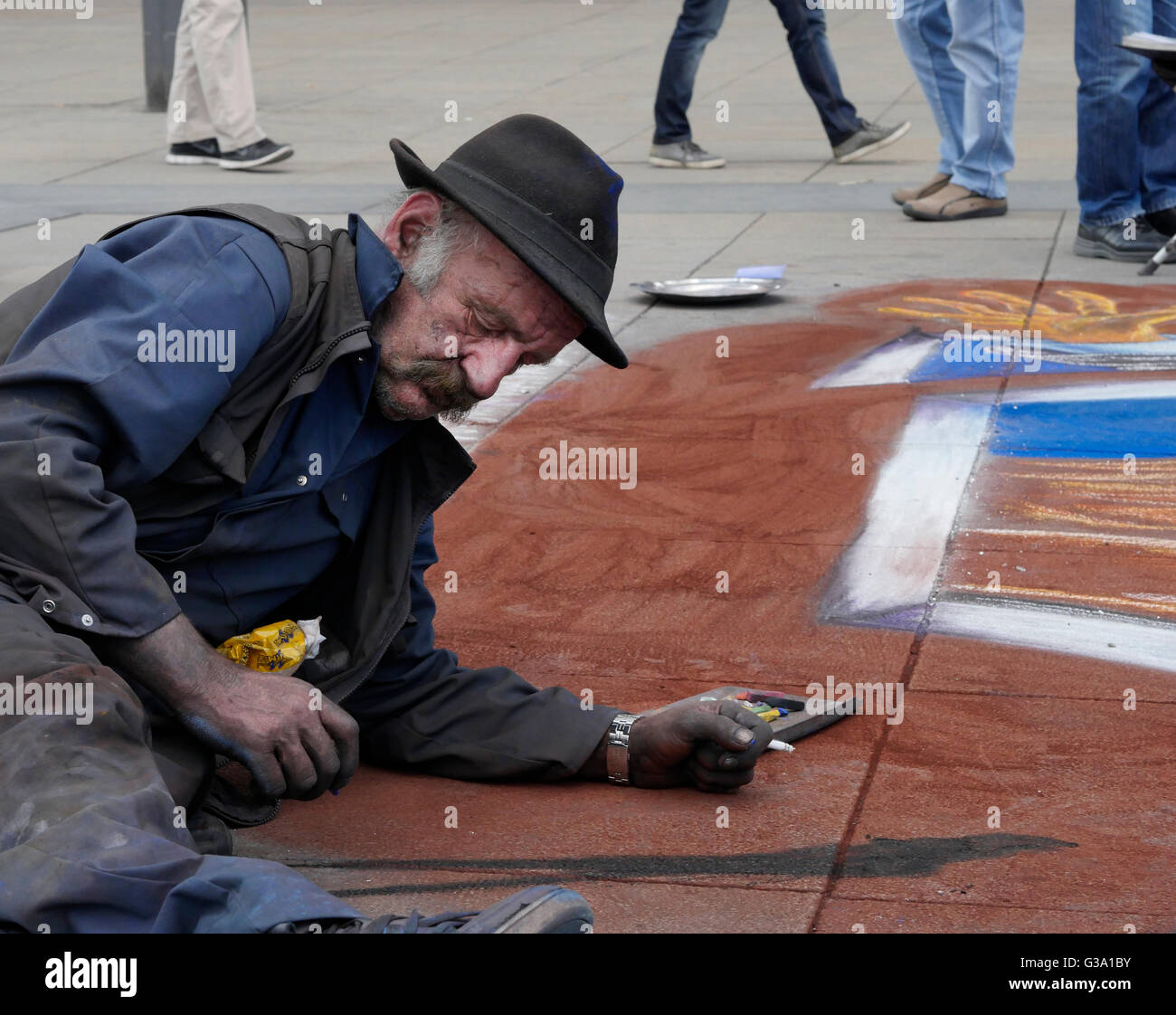 Street pavement artist at work in Alexanderplatz Square, Mitte, Berlin ...