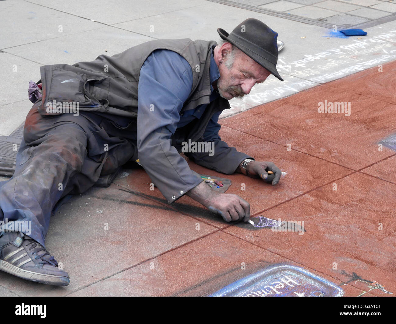 Pavement painting berlin hi-res stock photography and images - Alamy