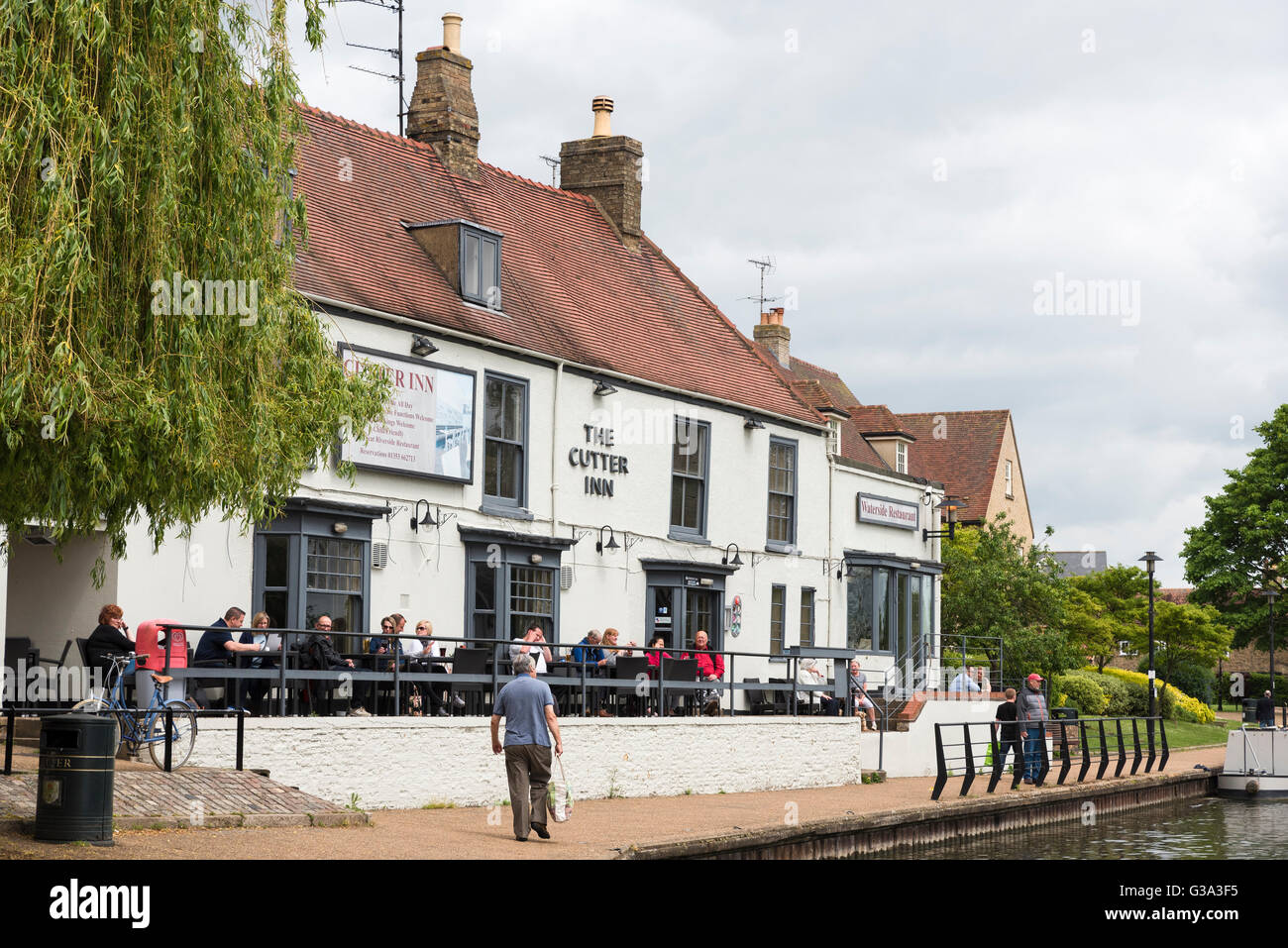 Riverside restaurant hi-res stock photography and images - Alamy
