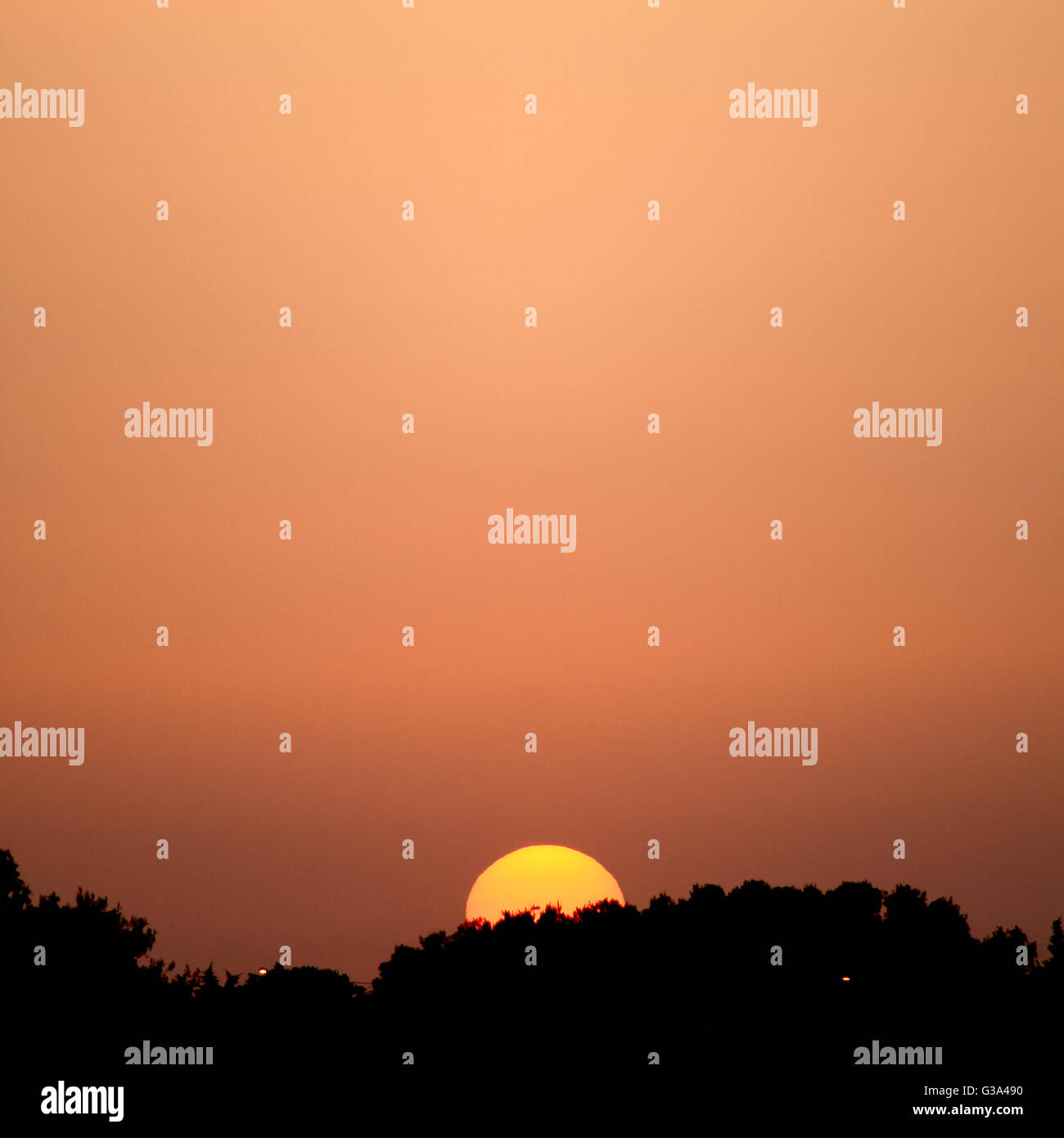Twilight - sky gradient from red to orange Stock Photo - Alamy