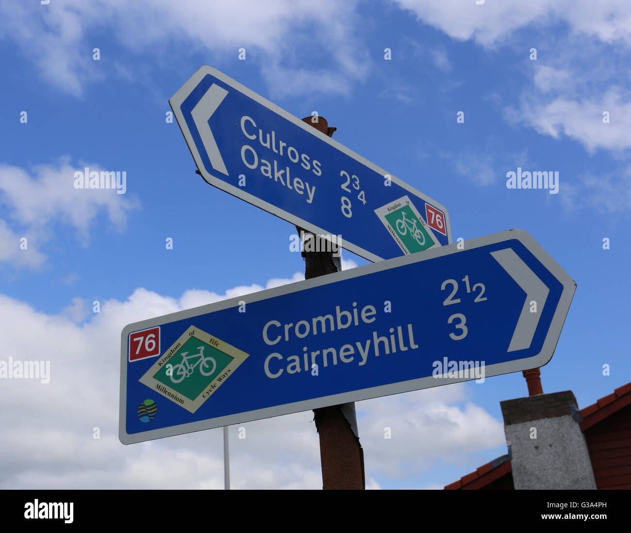 Cycle route 76 sign in Torryburn Scotland May 2016 Stock Photo - Alamy