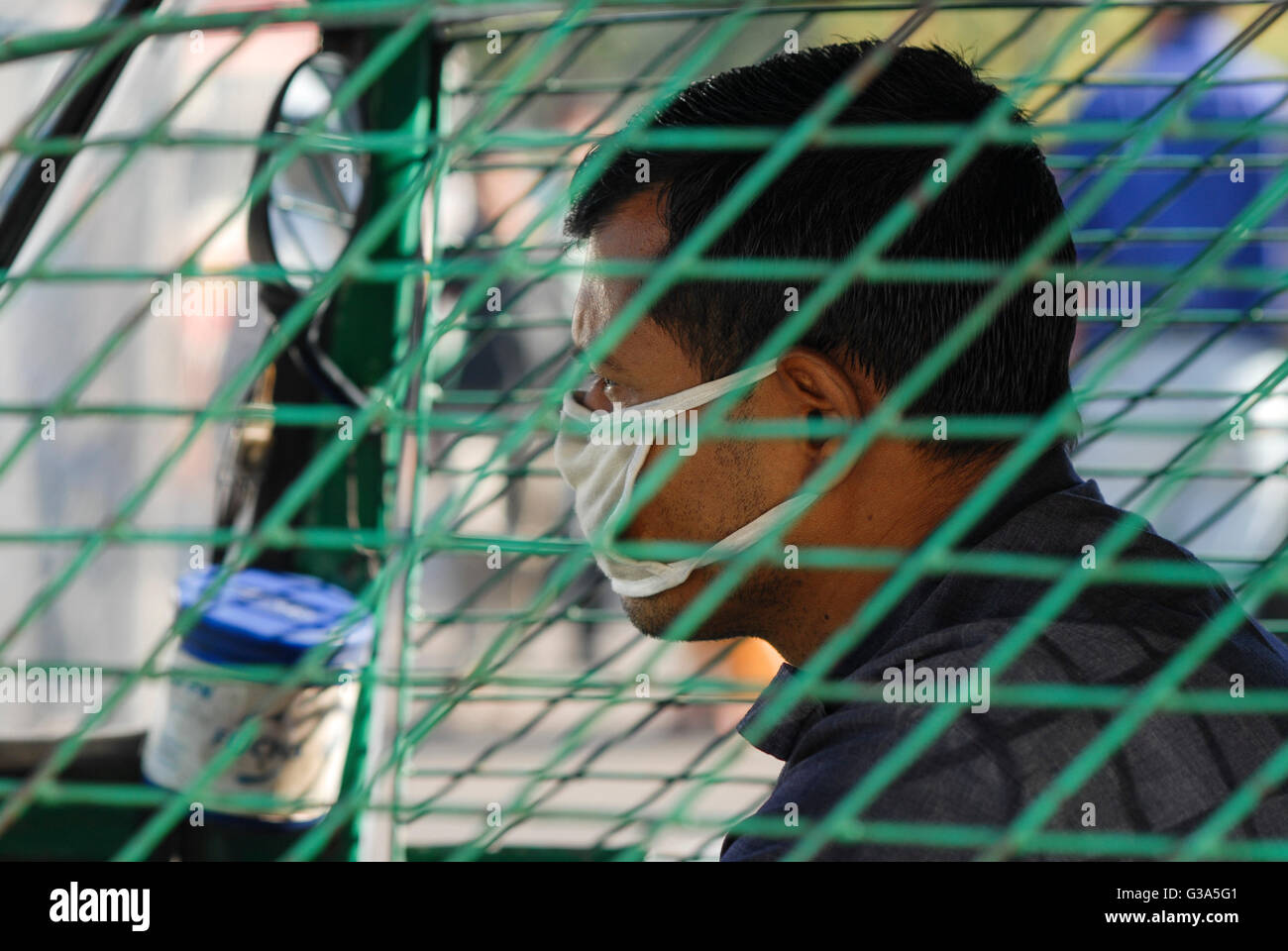 Auto rickshaw driver dhaka bangladesh hi-res stock photography and ...