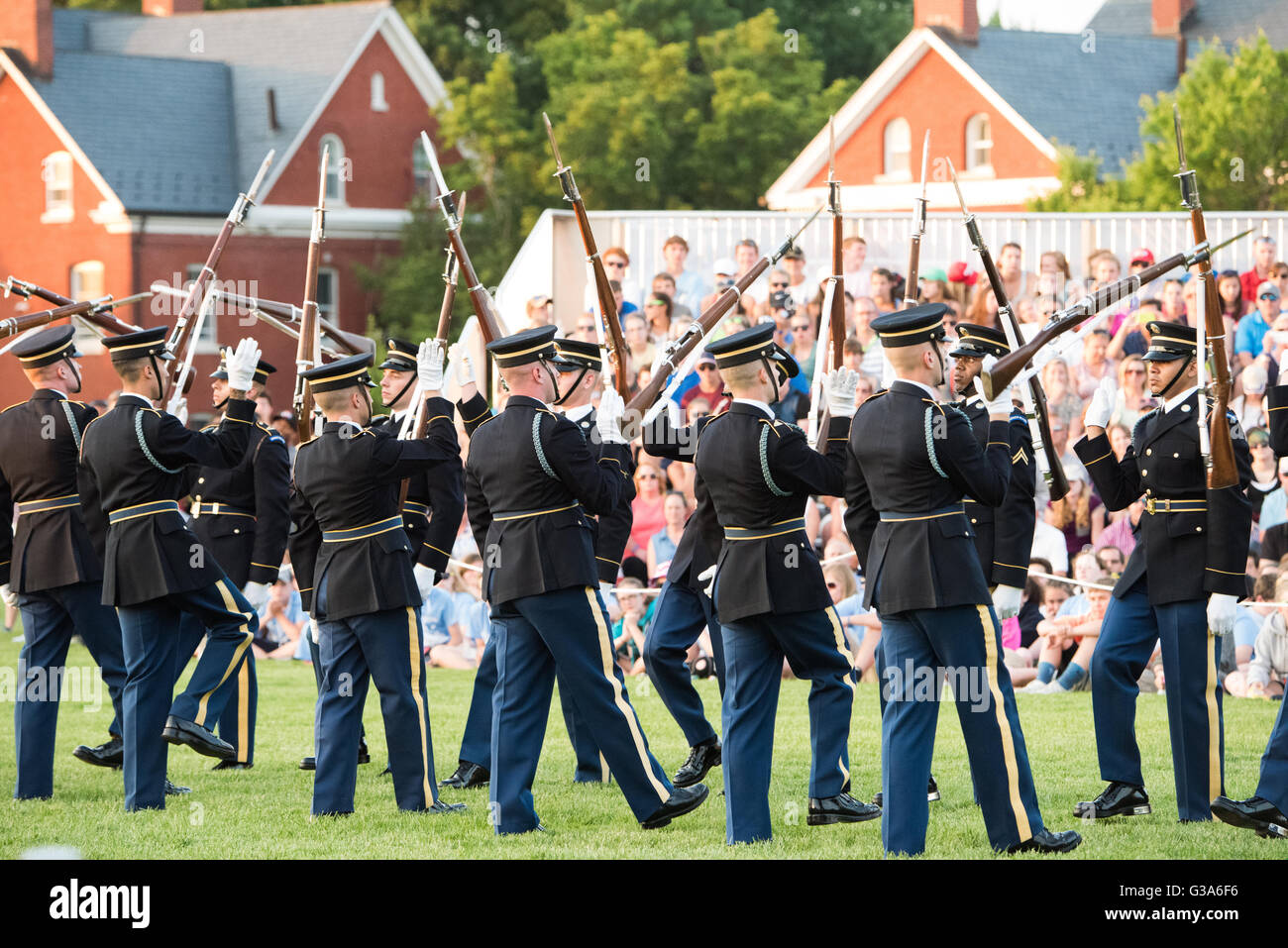 WASHINGTON DC — The U.S. Army Drill Team executes a precision drill ...