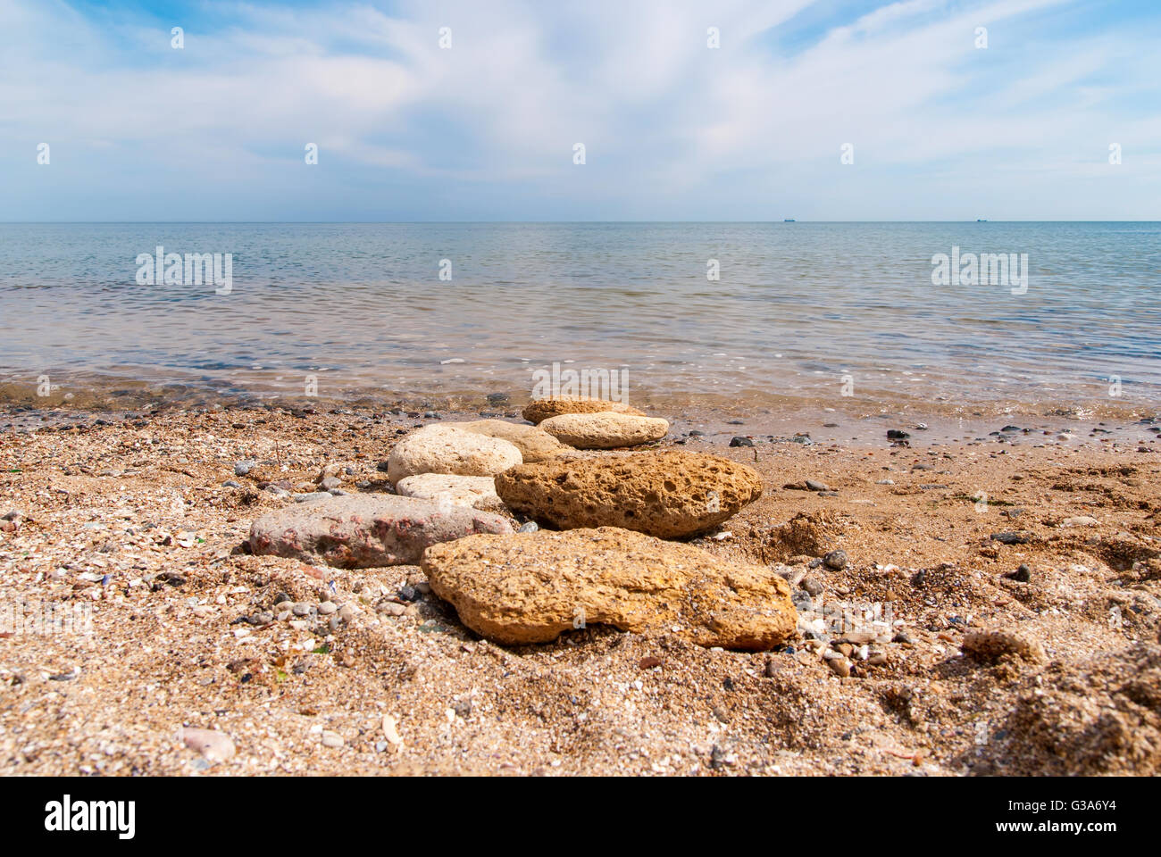 Sunny beach stones landscape hi-res stock photography and images - Alamy