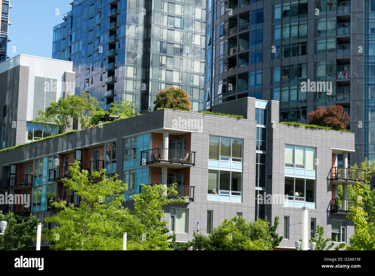 Waterfront buildings in high rise building hi-res stock photography and ...