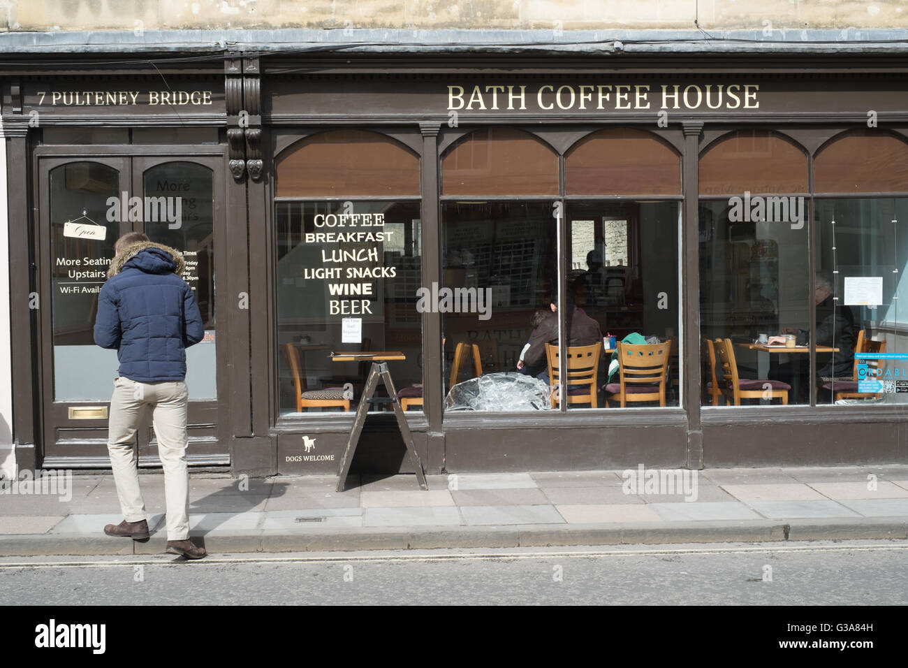 Pulteney bridge restaurant hi-res stock photography and images - Alamy