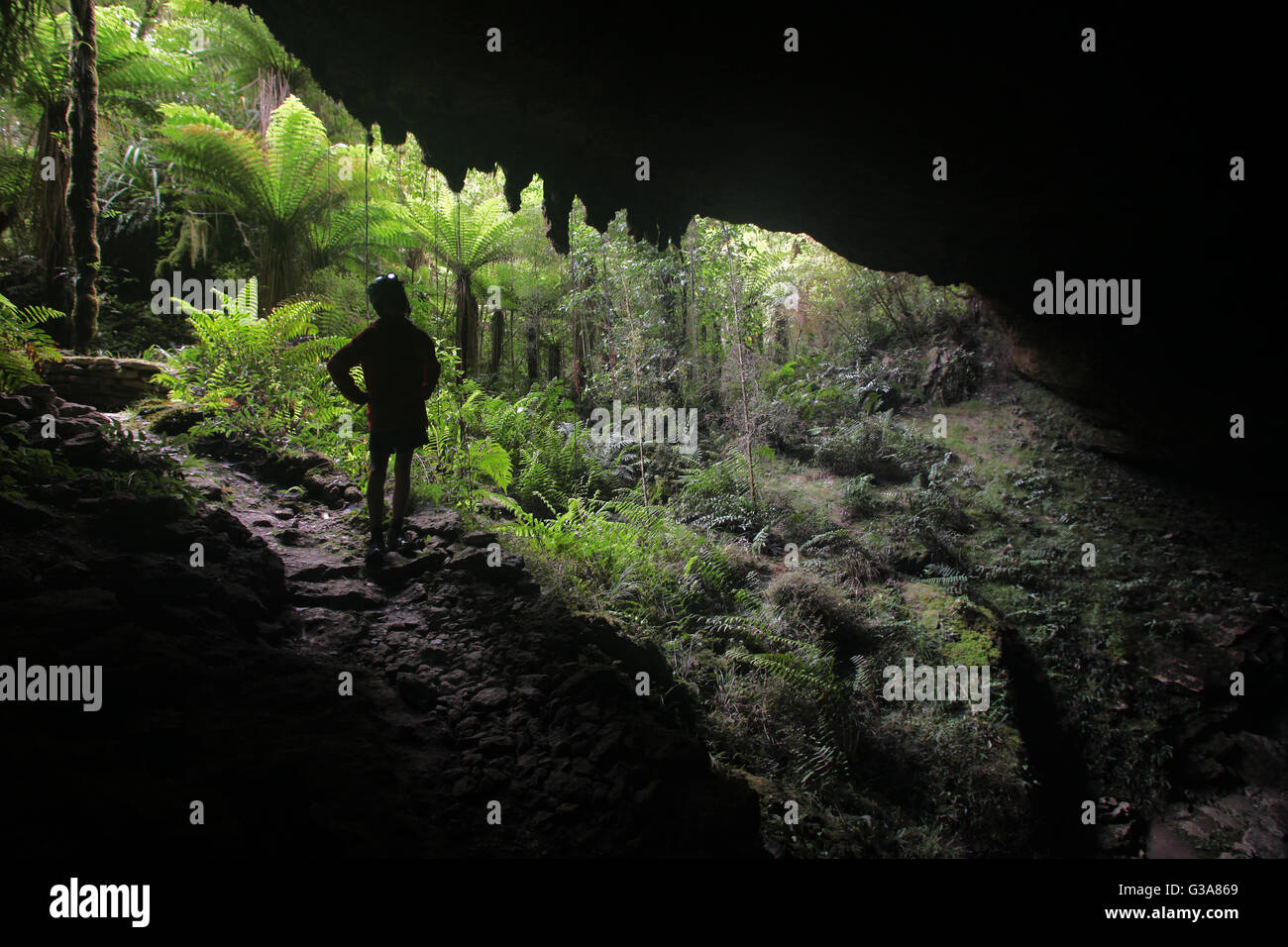 Child inside cave hi-res stock photography and images - Alamy
