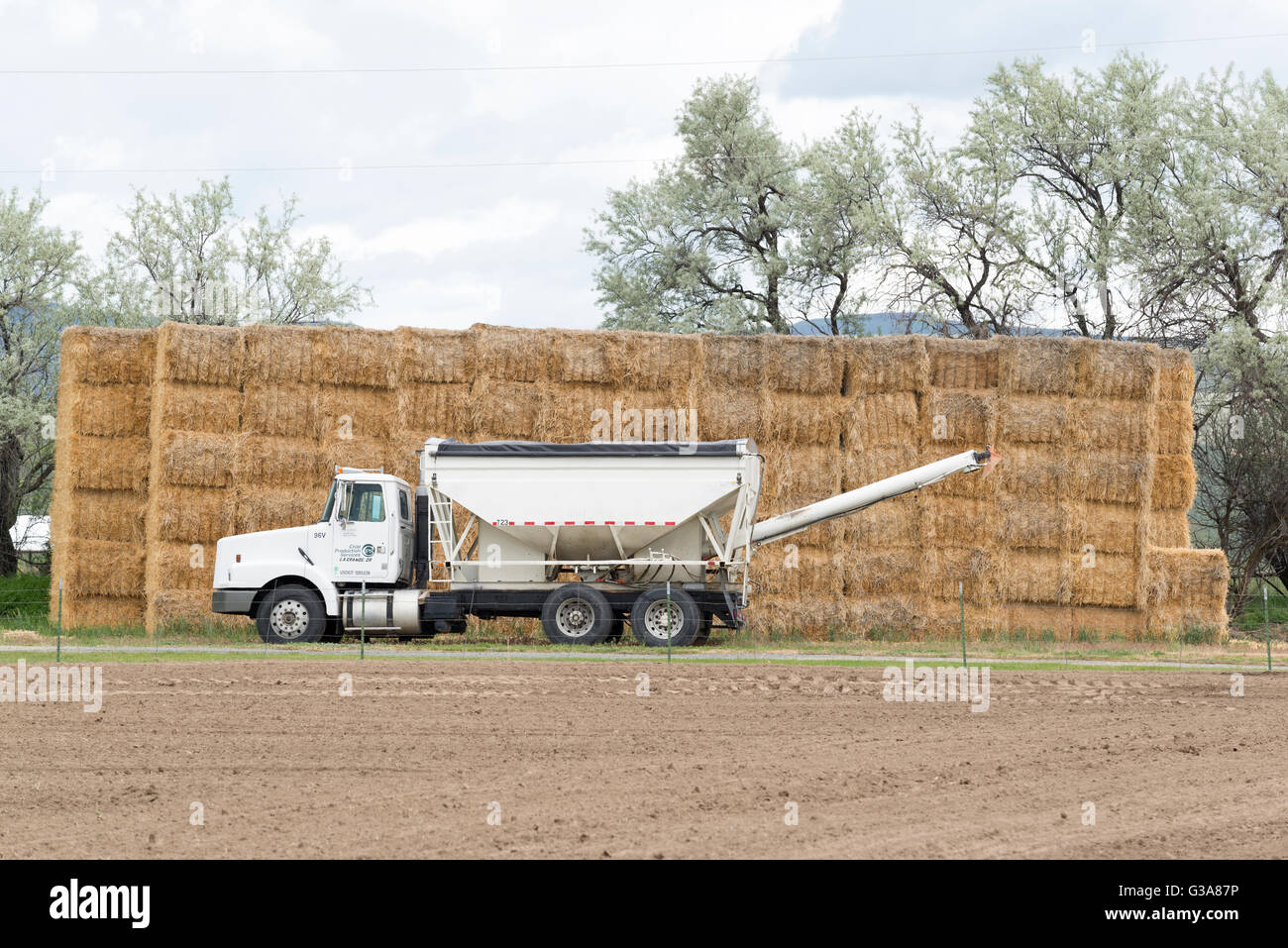 Stack truck hi-res stock photography and images - Alamy